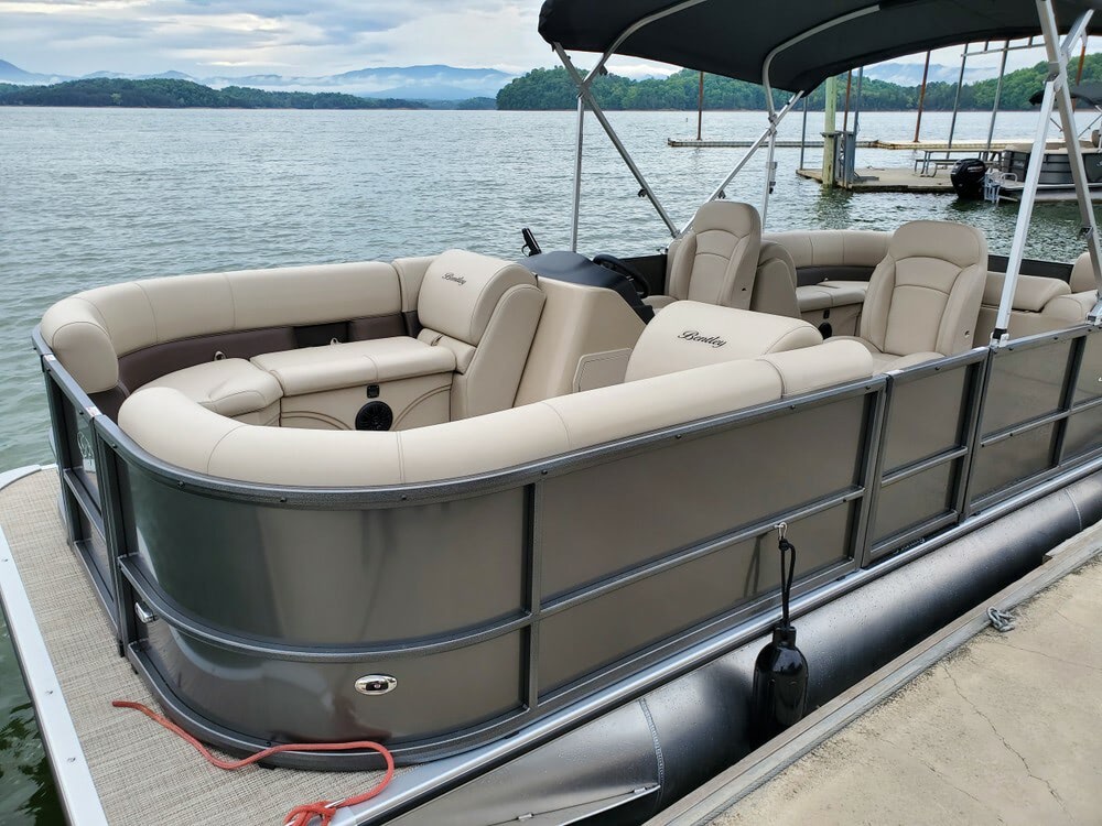 Boat Rentals | Lighthouse Pointe Marina - Dandridge TN